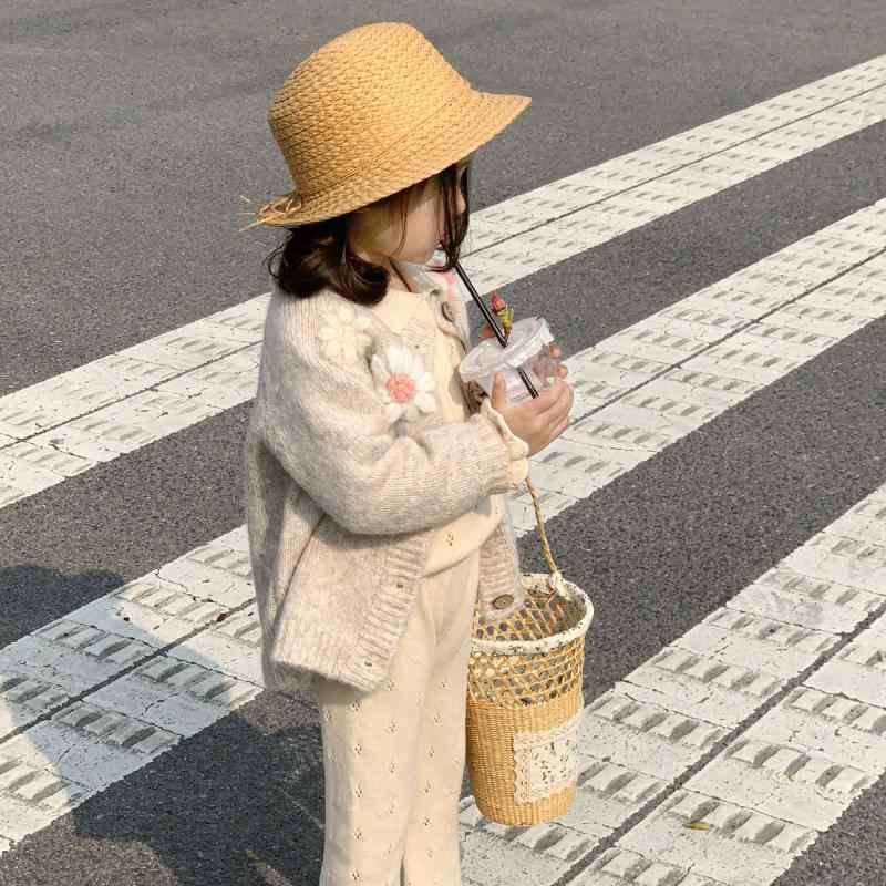 ・対象性別: 女児・対象年齢: 3〜8歳・対応身長: 80cm,90cm,100cm,110cm,120cm,130cm,140cm・対象季節: 冬,春,秋・袖丈: 長袖・閉じ方: シングルボタン・柄: 動物,無地,花柄・首元: ラウンドネ...