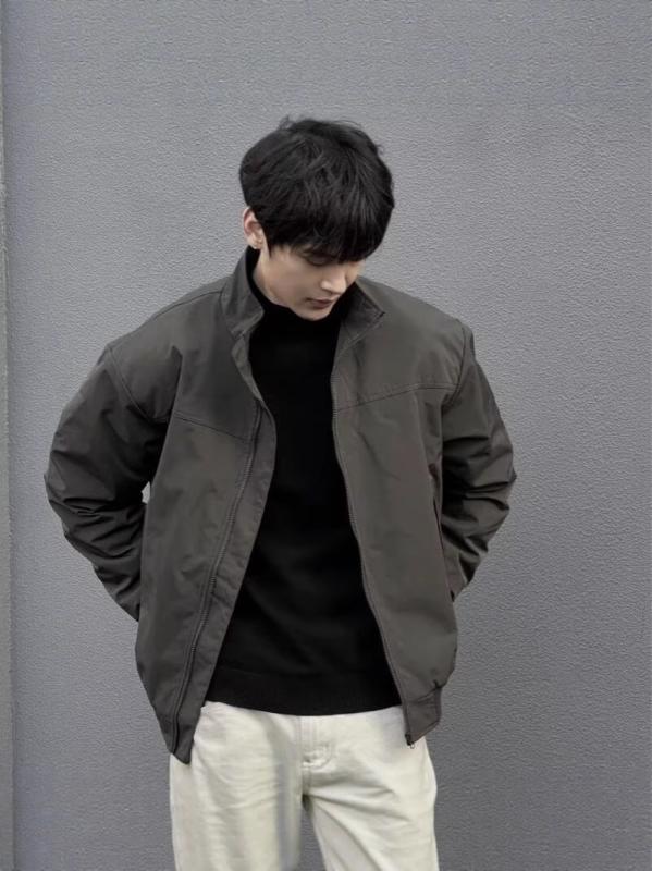 ・素材機能: 防水,防風・スタイル: ファッション・襟型: ラペル・シルエット: ルーズ・前立て: ジッパー・厚み: 標準・パターン: 無地・生地: 化学繊維混紡・主素材: ポリエステル・裏地: ポリエステル・シーン: カジュアル・ディテー...