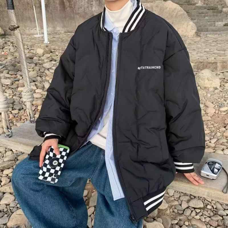 ・タイプ: カーディガン・フィット: ルーズ・前立て: ジッパー・詰め物: ポリエステル・厚み: 厚手・主素材: ポリエステル100%・裏地: ポリエステル100%・加工: ノーアイロン・ディテール: プリント・ポケット: サイドポケット・...