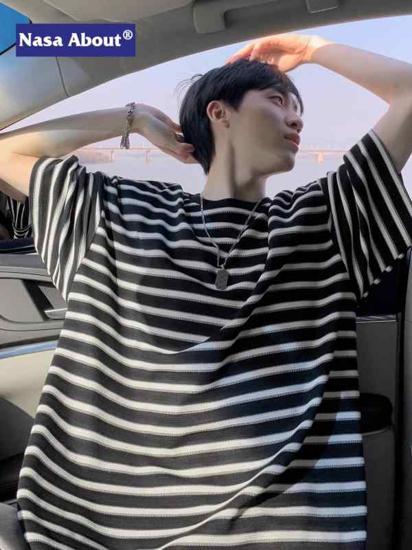 ・主素材: ポリエステル94.8%、レーヨン3.8%、スパンデックス1.4%・柄: ストライプ・形状: ゆったり・スタイル: プルオーバー・首元: 丸首・袖丈: 半袖・厚み: 薄手・用途: スポーツ・ディテール: ツートンカラー・色: 赤、...