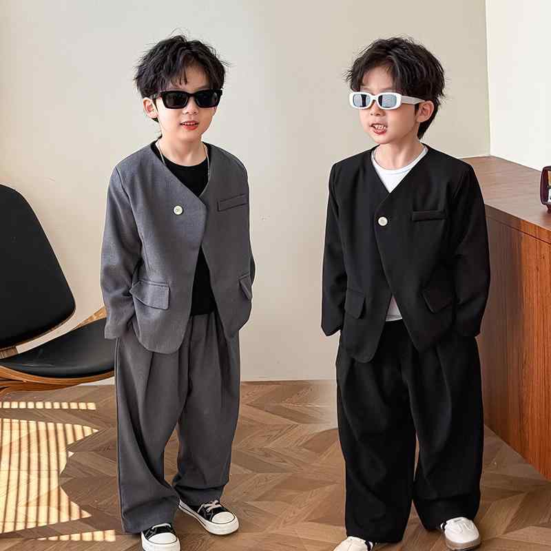 ・性別: 男児・対象年齢: 3~8歳・身長範囲: 100~140cm・スタイル: 韓国風・パターン: 無地・厚み: 普通・セット内容: セットアップ・袖丈: 長袖・安全基準: B類・ボタン: 一粒ボタン・ステッチ密度: 12~14針/3cm...