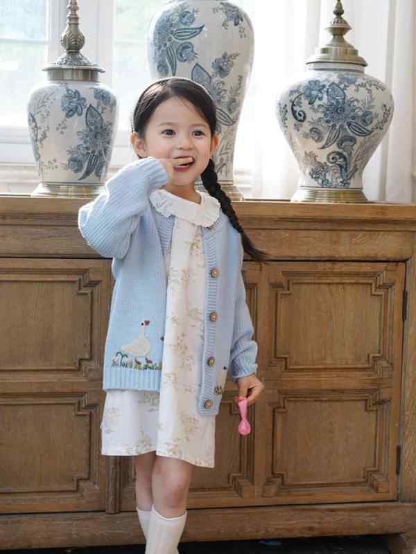 ・対象性別: 女児・対象年齢: 3〜8歳・対応身長: 90cm,100cm,110cm,120cm,130cm,140cm・スタイル: シンプル・袖丈: 長袖・前立て: シングルボタン・柄: 無地・素材: コットン100%・安全基準: B類...