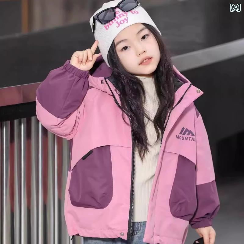 ・性別: ユニセックス・対象年齢: 3〜8歳・対象身長: 110cm,120cm,130cm,140cm,150cm,160cm・充填材: 白ダックダウン・ダウン含有率: 86%〜90%・ダウン量: 90g・スタイル: カジュアル・柄: 無...