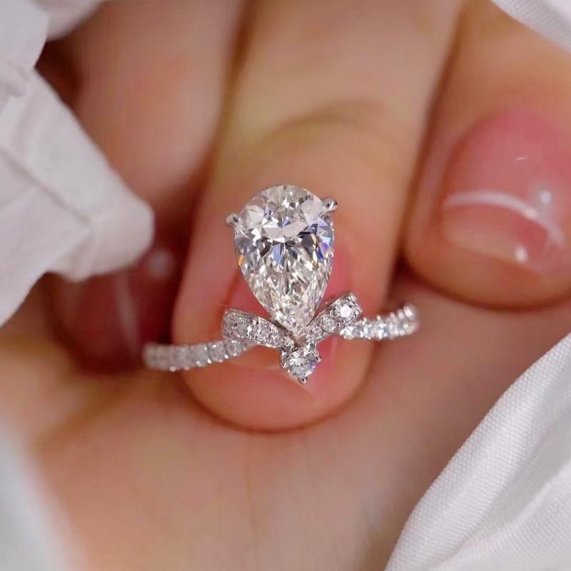 ・素材: 925シルバー・形状: 水滴型・加工: メッキ・ストーン: モアサナイト2カラット,高炭素ダイヤモンド2カラット・サイズ: 香港11号(US5号),香港13号(US6号),香港15号(US7号),香港18号(US8号),香港20号...