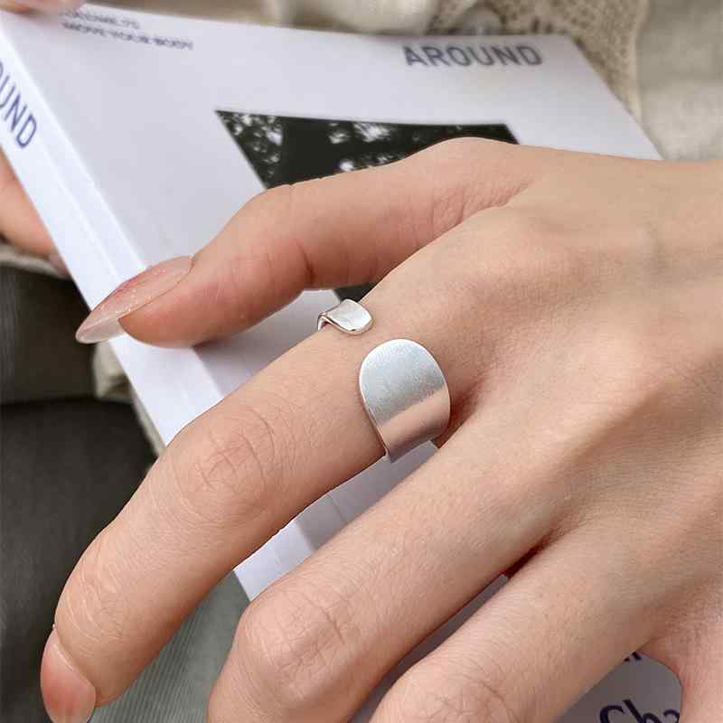 ・素材: シルバー・素材純度: 925シルバー・形状: ジオメトリック型・加工: メッキ・スタイル: 女性用・色: シルバー・サイズ: 調整可能・スタイル分類: 個性風潮・製品カテゴリ: 手飾り・適用: 女性・流行要素: ジオメトリック