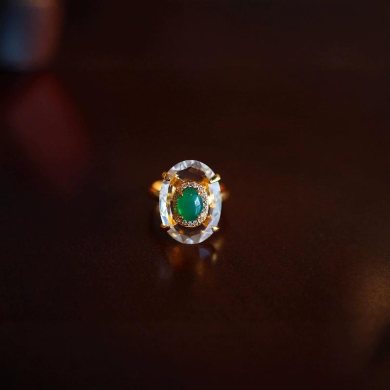 ・素材: クリスタル・形状: 幾何型、他・加工: クリスタルインレイ・クリスタル種類: ロッククリスタル・流行要素: 楕円形・スタイル: ファッションOL