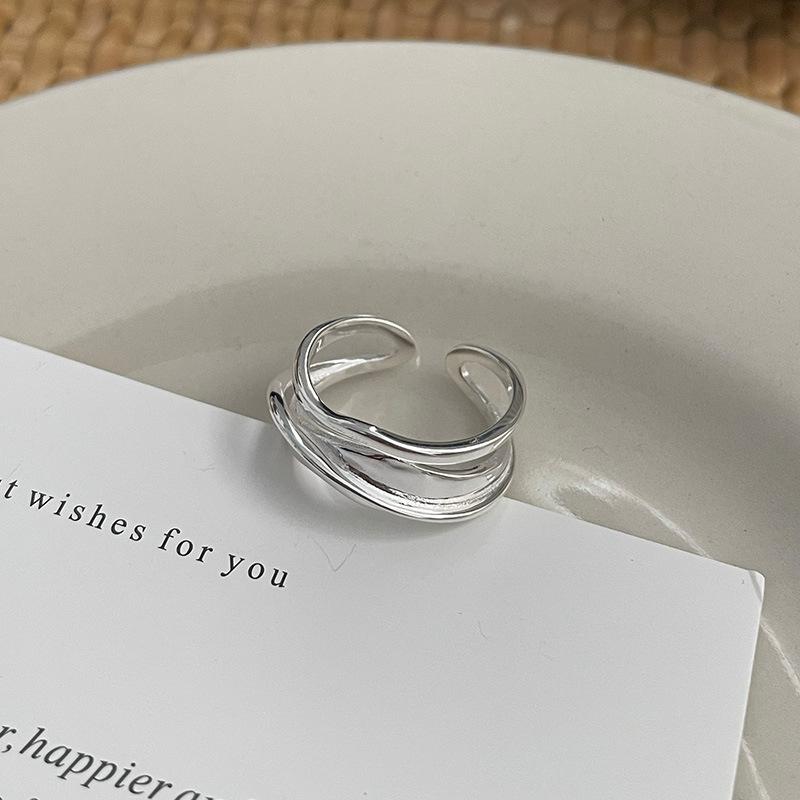 ・種類: 開口式・素材: シルバー・形状: ジオメトリック・加工: メッキ・スタイル: 女性用・色: シルバー・サイズ: 開口可調節・流行要素: 不規則・スタイル: INS風・素材純度: 925シルバー・スタイル分類: 個性風潮・カテゴリ:...