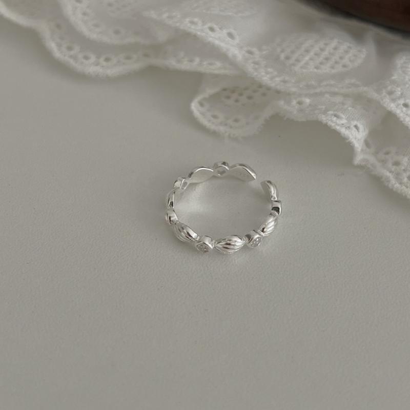 ・素材: 925シルバー・色: 銀色・デザイン: 星座,ドール,クラウン,ハート形,フルーツ,花,リボン,昆虫,キャラクタ,葉,ウェーブ,菱形,U形,テアードロップ形,星形,ジオメトリック,動物/干支,アルファベット/数字/文字,他・加工:...