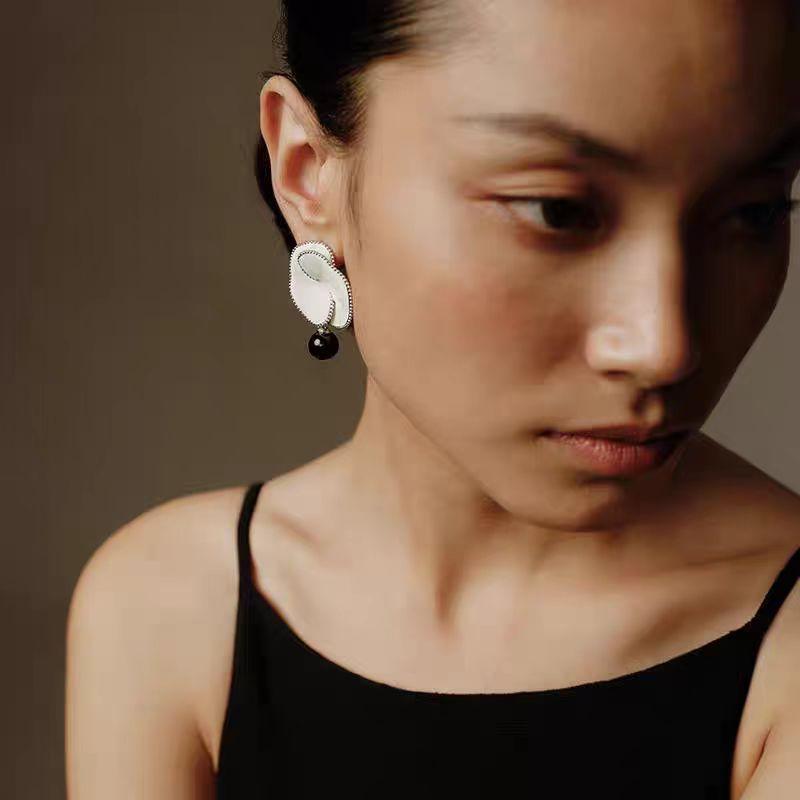 ・素材: 銅・形状: 幾何型・加工: 滴油・色: 黒瑪瑙,珍珠・スタイル: 誇張・スタイル分類: 個性風潮・対象: 女性・流行要素分類: 動物