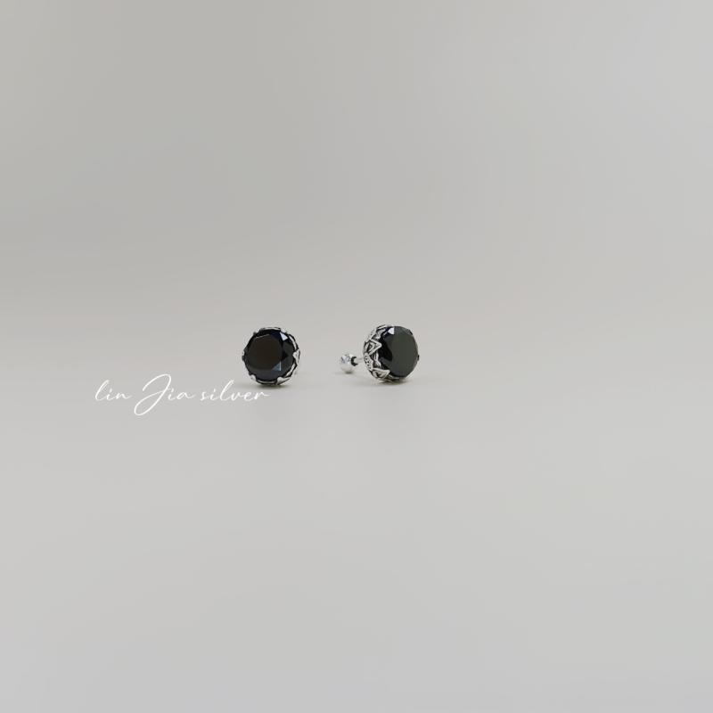 ・素材: S925シルバー・加工: エイジング加工・形状: 円形・色: シルバー・直径: 8mm・装飾: ジルコン・スタイル: 復古・スタイル分類: 文艺復古・カテゴリ: 耳飾り・対象: ユニセックス・要素分類: 形状/パターン