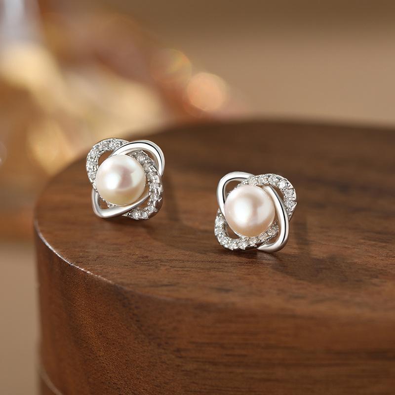 ・素材: シルバー・加工: メッキ・カラー: ホワイトゴールド・純度: 純銀・流行要素: パール・スタイル: 軽奢風・スタイル分類: ファッション通勤・製品カテゴリ: 耳飾・対象: 女性