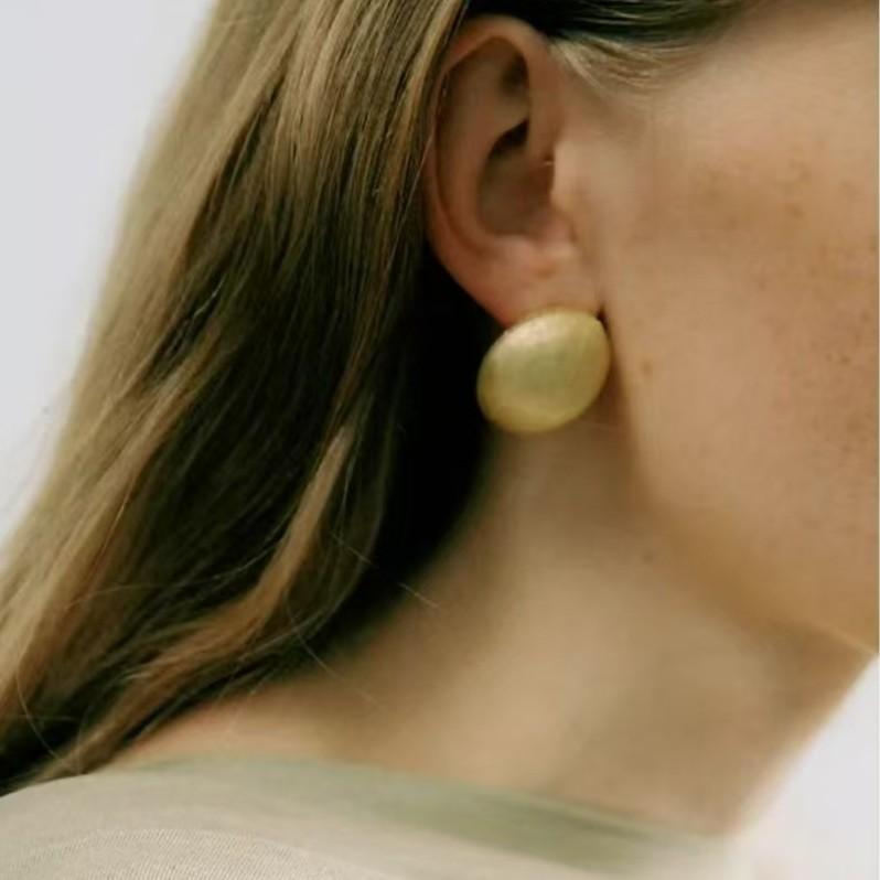 ・素材: 銅・加工: 電めっき・形状: 幾何型・カラー: 金色・デザイン要素: 円形・スタイル: シンプル・スタイル分類: ファッション通勤・製品カテゴリ: 耳飾・対象: 女性・デザイン要素分類: 幾何