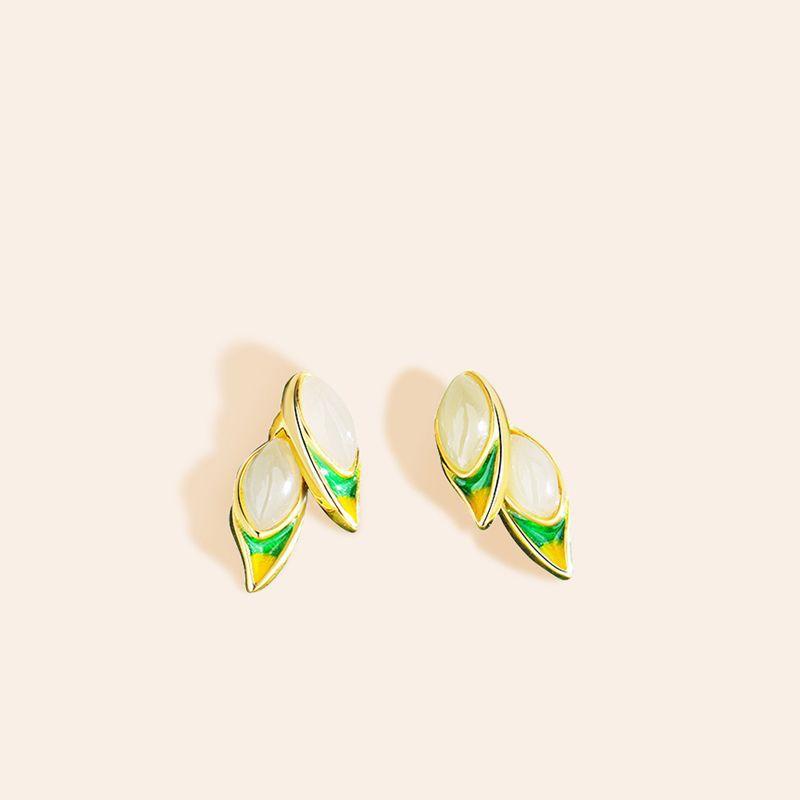 ・素材: シルバー・純度: 925シルバー・加工: メッキ・形状: 葉・色: ホワイトゴールド、ゴールド・スタイル: 新中式・スタイル分類: 個性風潮・商品カテゴリ: イヤリング・対象: 女性・流行要素: 樹葉・流行要素分類: 植物花卉