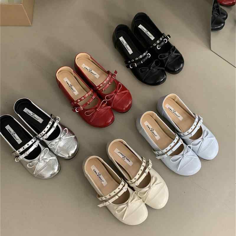 ・対象性別: 女性・つま先形状: ラウンドトゥ・アッパー素材: 合成皮革・ソール素材: ラバー・ライニング素材: 合成皮革・インソール素材: 合成皮革・ヒール形状: 太ヒール・ヒール高: 3-6cm・アンクル高: ローカット・ソール製法: ...