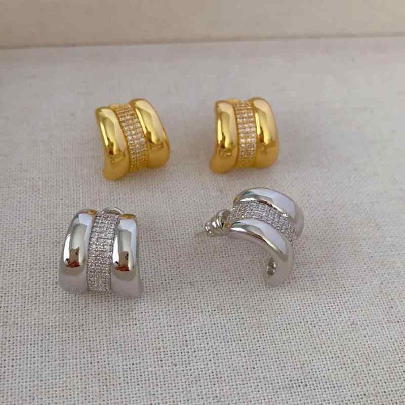 ・素材: 銅・加工: 電鍍・形状: 幾何型・色: ゴールド,ホワイトゴールド・スタイル: 百搭・耳針素材: 925シルバー・スタイル分類: ファッション通勤・商品カテゴリ: 耳飾・対象: 女性