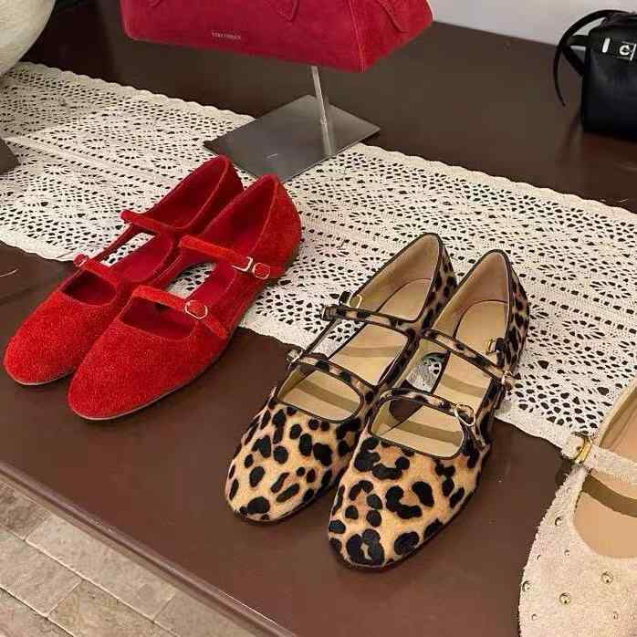 ・つま先形状: ラウンドトゥ・アッパー素材: 合成皮革・対象性別: 女性・ヒール高: 3cm以下・柄: レオパード・カラー: 赤、レオパード・サイズ: 35,36,37,38,39・アウトソール素材: ゴム・ライニング素材: 合成皮革・アン...