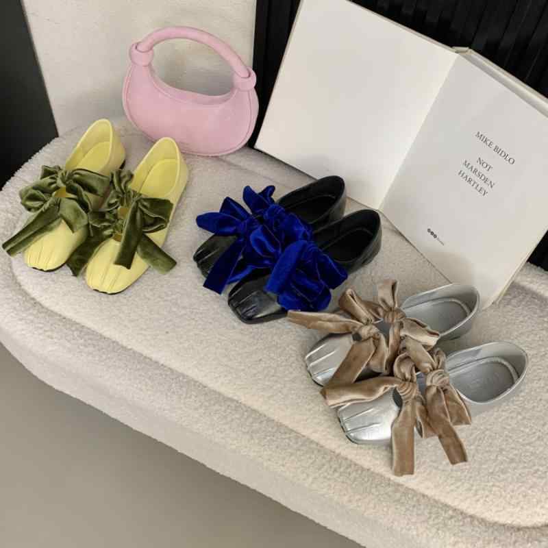 ・トゥ形状: スクエア・アッパー素材: PU・スタイル: スイート・対象性別: 女性・ヒール高: 3cm未満・パターン: 無地・カラー: ブラック,イエロー,シルバー・サイズ: 35,36,37,38,39・ソール素材: ラバー・ライニング...