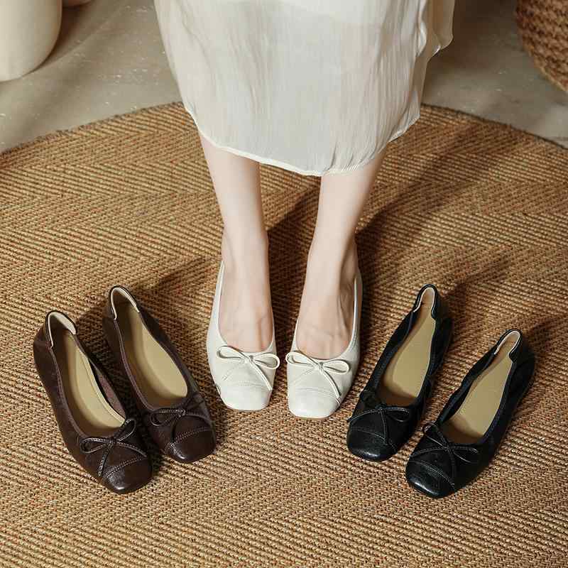 ・スタイル: シンプル・トレンド要素: ステッチライン・トゥ形状: スクエア・アッパー素材: マイクロファイバー・レザー特徴: スムース・対象性別: 女性・ヒール高: 3-5cm・パターン: 単色・カラー: オフホワイト,ブラック,ブラウン...