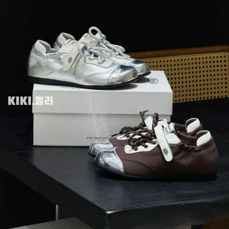 ・スタイル: カジュアル・靴先形状: 丸トゥ・アッパー素材: 革・革特徴: シュリンクレザー・対象性別: 女性・ヒール高: 3-5cm・パターン: 無地・適合季節: 春夏秋・カラー: シルバー,ブラウン・サイズ: 35,36,37,38,3...