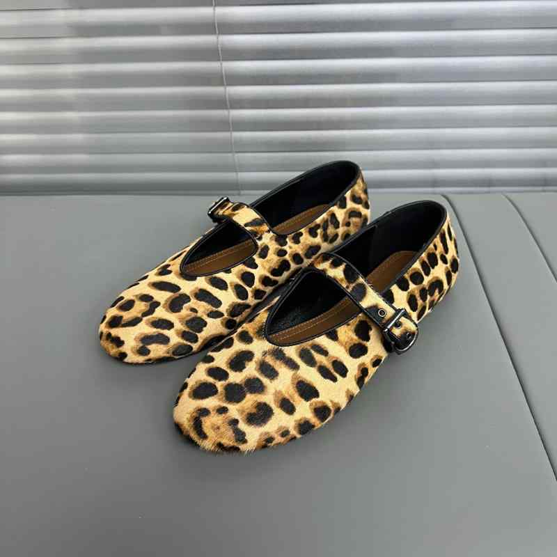 ・つま先形状: ラウンドトゥ・アッパー素材: 馬革・革質: スエード・パターン: レオパード・色: レオパード・サイズ: 35,36,37,38,39,40・アウトソール素材: ラバー・ライニング素材: 羊革・アンクルハイト: ローカット・...