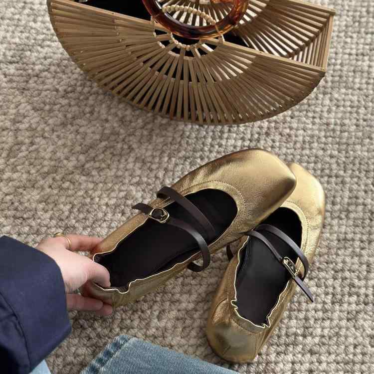 ・性別: 女性・ヒール高: 1-3cm・パターン: 無地・カラー: ゴールド・サイズ: 35,36,37,38,39,40・ソール素材: ゴム・ライニング素材: マイクロファイバー・アンクル高: ローカット・ヒール形状: フラット・ソール製...