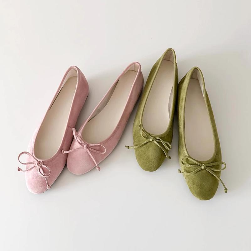 ・浅口: ローカット・つま先形状: ラウンドトゥ・アッパー素材: スエード・スタイル: シンプル・対象性別: 女性・ヒール高: 3cm未満・パターン: 無地・適合季節: 春夏秋冬・カラー: ピンク,イエロー,グリーン,レッド・サイズ: 35...