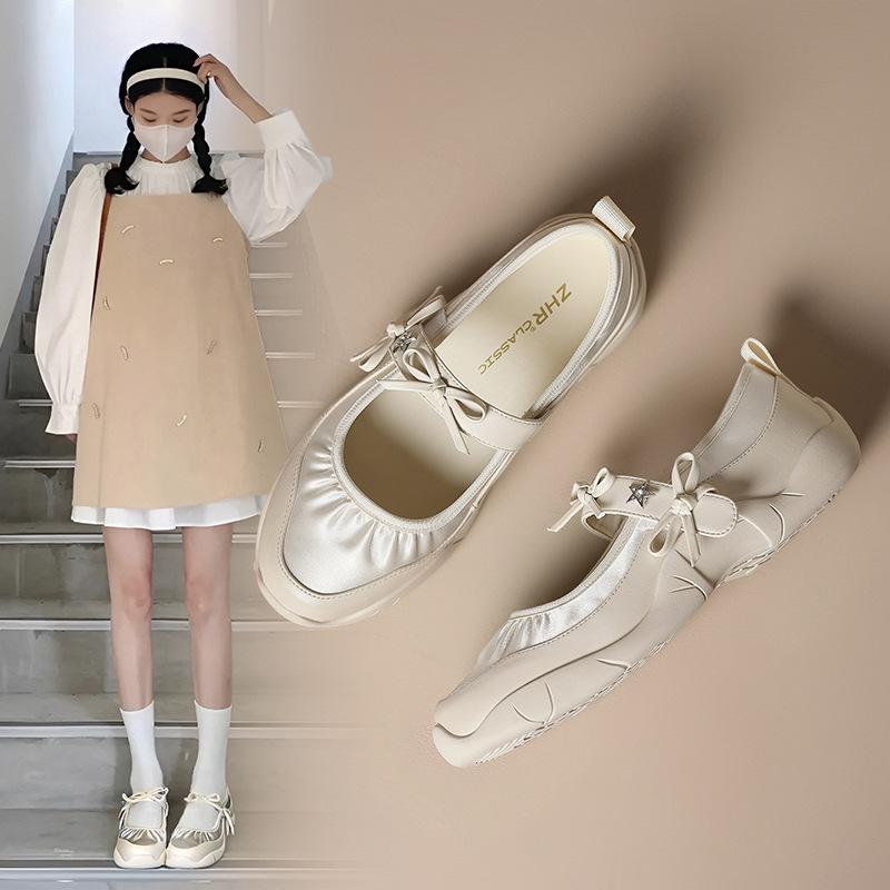 ・トゥ形状: ラウンドトゥ・アッパー素材: PU+キャンバス・スタイル: シンプル・対象性別: 女性・ヒール高: 1-3cm・パターン: ソリッド・サイズ: 35,36,37,38,39,40・アウターソール素材: ラバー・ライニング素材:...