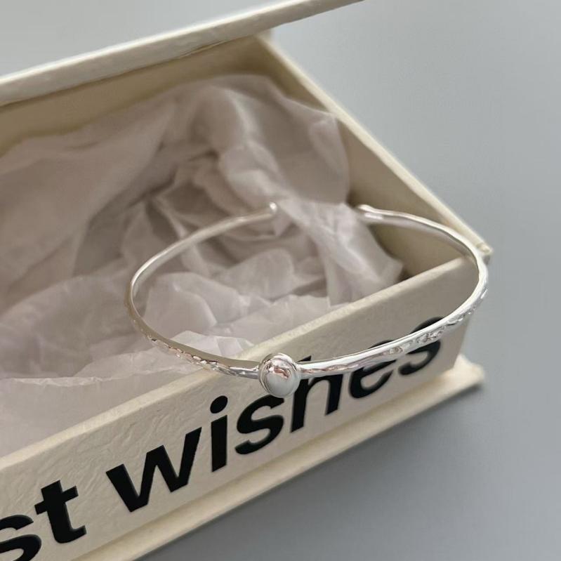 ・素材: 925シルバー・カラー: シルバー・加工: メッキ・重量: 7g・デザイン要素: 円形、三角形、波点、環形、六角形、八角形、四角形・スタイル: 個性INS風