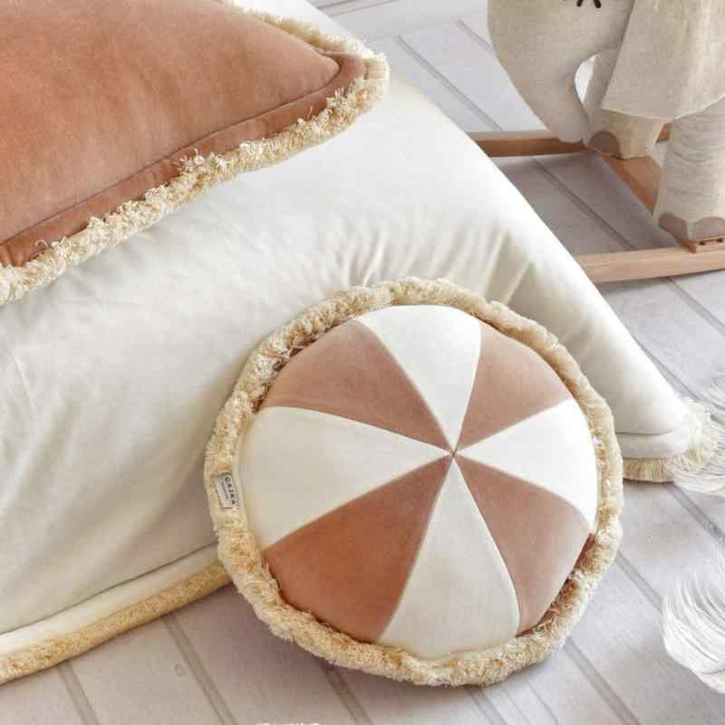 ・詰め物: ポリエステル繊維・枕芯生地: 綿100%・適用対象: 1-3歳・形状: 楕円形