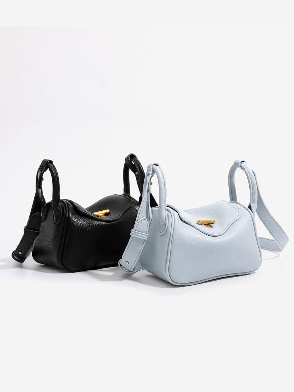 ・色: ブラック,ライトブルー・素材: PU・バッグサイズ: ミニ・形状: クッション型・開閉方式: ロック・内部構造: スマホポケット・硬度: 中軟・外ポケット: 蓋付き・ストラップ数: 3本・寸法: 19.5x10x12cm