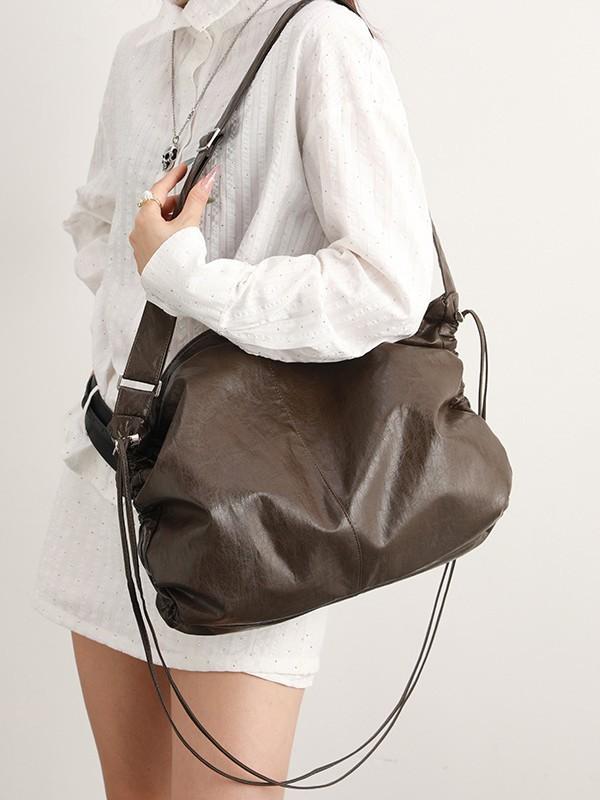 ・カラー: ダークブラウン,ブラック,アーモンド・サイズ: 46×2.5×34cm・スタイル: サイバーファンクショナル・素材: 合成皮革・バッグサイズ: 大・適用シーン: レジャートラベル・流行要素: プリーツ,ステッチ,フリンジ・裏地素...