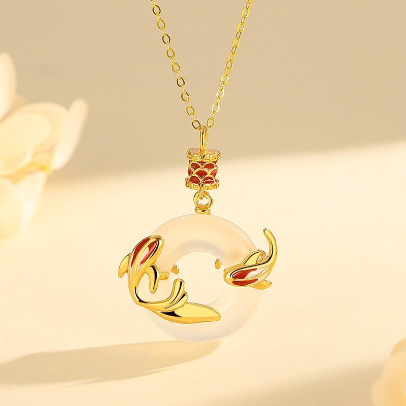 ・素材: シルバー・加工: メッキ・形状: 動物・十二支・チェーン形状: 十字チェーン・ペンダント素材: 玉髄・デザイン: 錦鯉平安扣・純度: 925シルバー・重量: 5.5g・スタイル: 軽奢・スタイル分類: ファッション通勤・対象: 女...