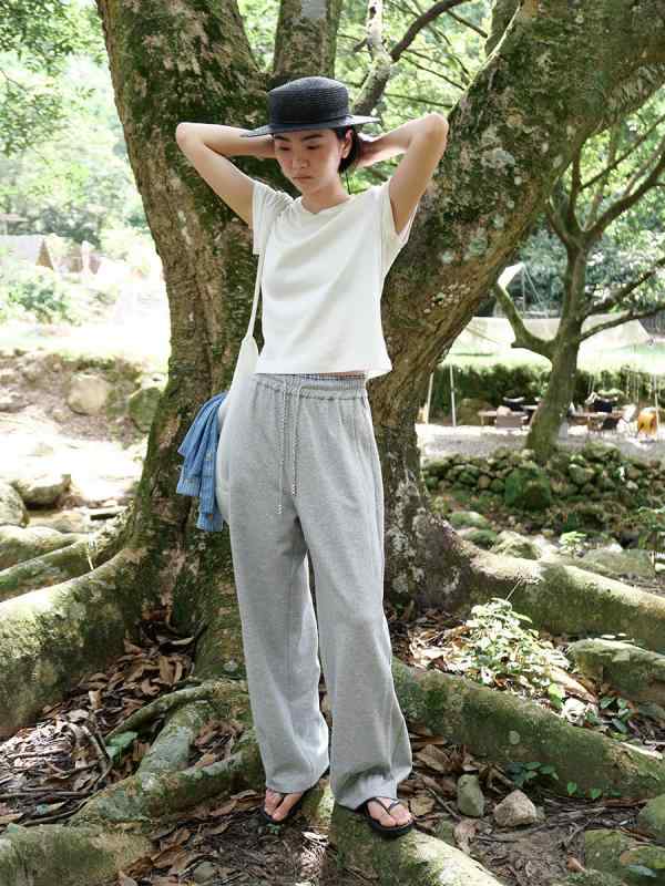 ・主素材: コットン,ポリエステル・コットン含有率: 30-50%・スタイル: ベーシック・パンツ形状: ルーズ・丈: ロング・ウエスト: ゴム・厚み: 薄手・デザイン要素: スプライス・カラー: ネイビー,花グレー,ダークグレー・サイズ:...