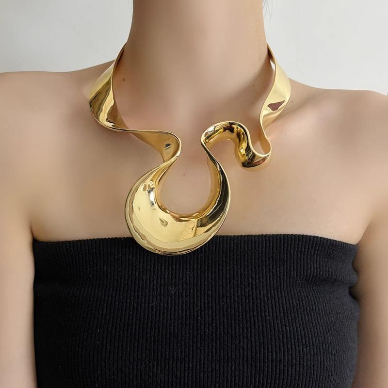 ・素材: アロイ・加工: メッキ・形状: 幾何型・チェーンスタイル: ツイストチェーン・ペンダント素材: アロイ・長さ: 31cm-40cm・カラー: ゴールド、シルバー・流行要素: 不規則・スタイル: INS風・重量: 164g・対象: 女性