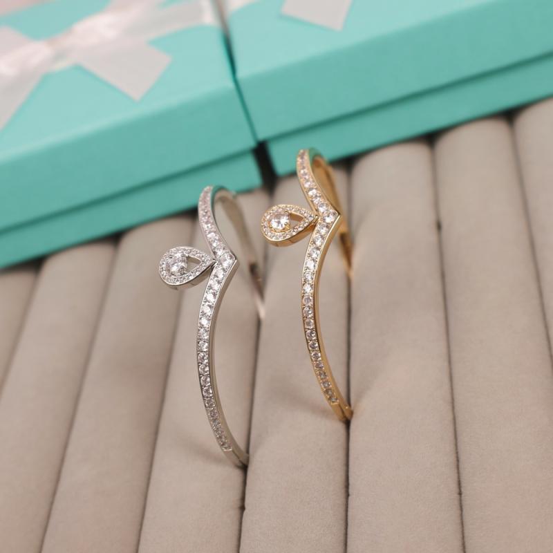 ・素材: V金・加工: ダイヤ埋め込み・デザイン要素: クラウン・スタイル: 冷淡風