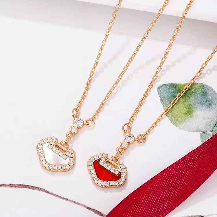 ・素材: V金・加工: メッキ・形状: ジオメトリック・チェーンスタイル: 鎖骨チェーン・ペンダント素材: アロイ・全長: 41cm-50cm・色: 紅瑪瑙、白貝母・モチーフ: 花・スタイル: 韓国風・重量: 2g・対象: 女性用