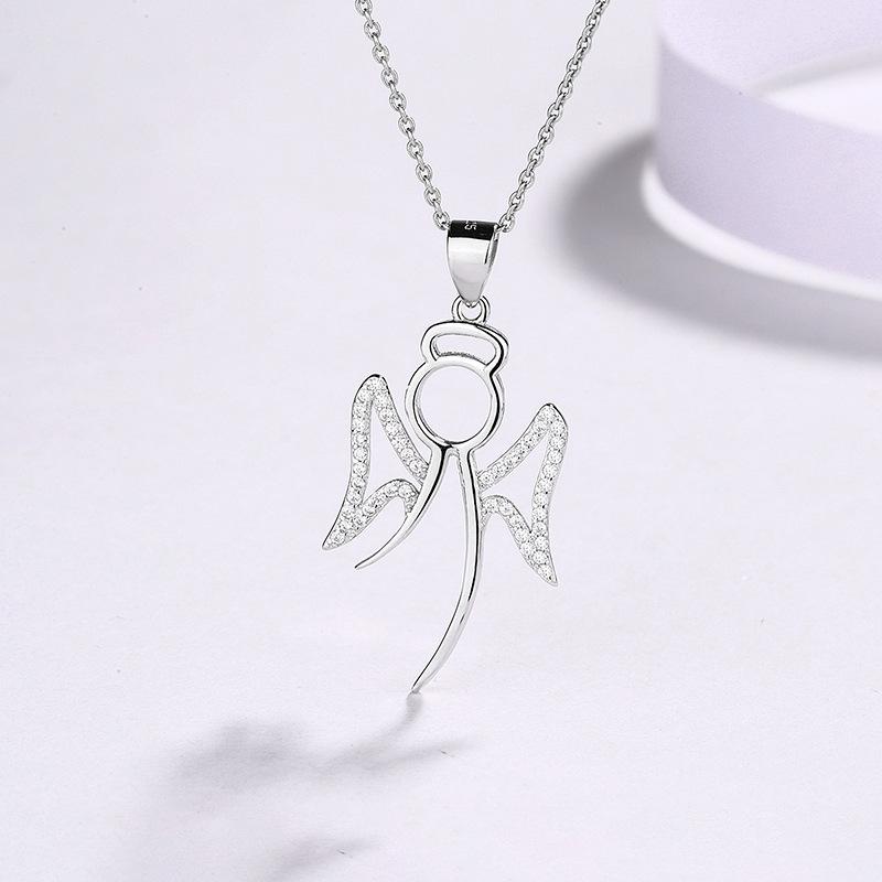 ・素材: 925シルバー・加工: 微細セッティング・デザイン: キャラクター・チェーン形状: 十字チェーン・長さ: 41cm-50cm・カラー: ホワイトゴールド・モチーフ: 天使・重量: 2.9g・対象: 女性用