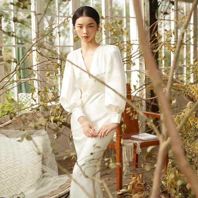 ・色: ホワイト・サイズ: XS,S,M,L,XL,XXL・素材: ポリエステル30-50%・素材: サテン30-50%・スカート形状: Aライン・デザイン要素: 無地・スタイル: ハイウエスト・袖丈: 長袖・スカート丈: ロング・ウエスト...