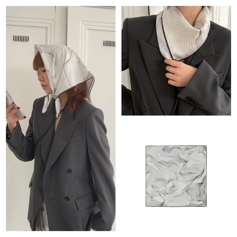 ・柄: 幾何学プリント・サイズ: 65×65cm・織り方: ツイル・デザイン要素: ライン,幾何学・タイプ: スクエアスカーフ・主素材: 絹・主素材含有率: 96%以上・加工: プリント・スタイル: 百搭,優雅,ミニマル,シンプル,欧米,ラ...