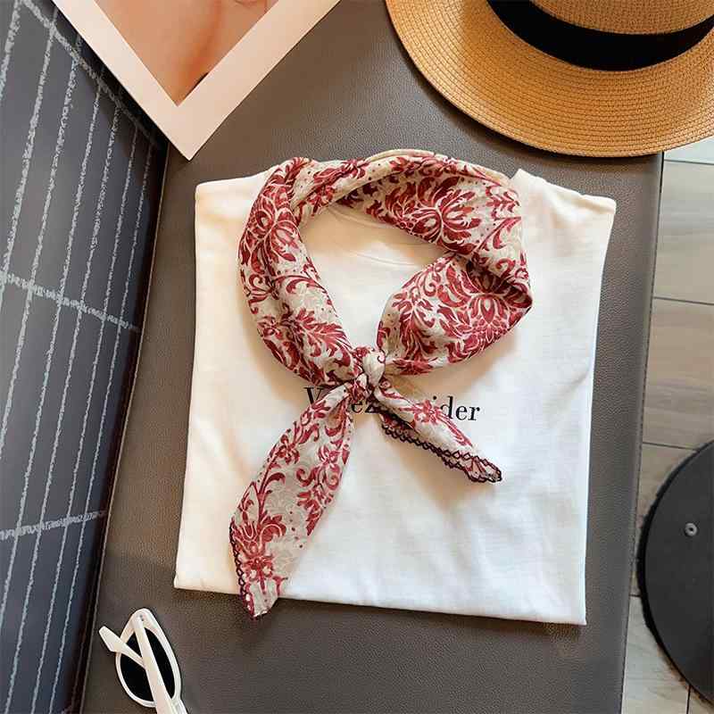 ・カラー: 赤,アイスブルー・織り方: 平織り・デザイン要素: トーテム,祥雲,吉祥パターン・タイプ: スカーフ・スタイル: ボヘミアン,民族風,アーティスティック・素材: コットン70%・スタイル分類: アーティスティック・ビンテージ・加...