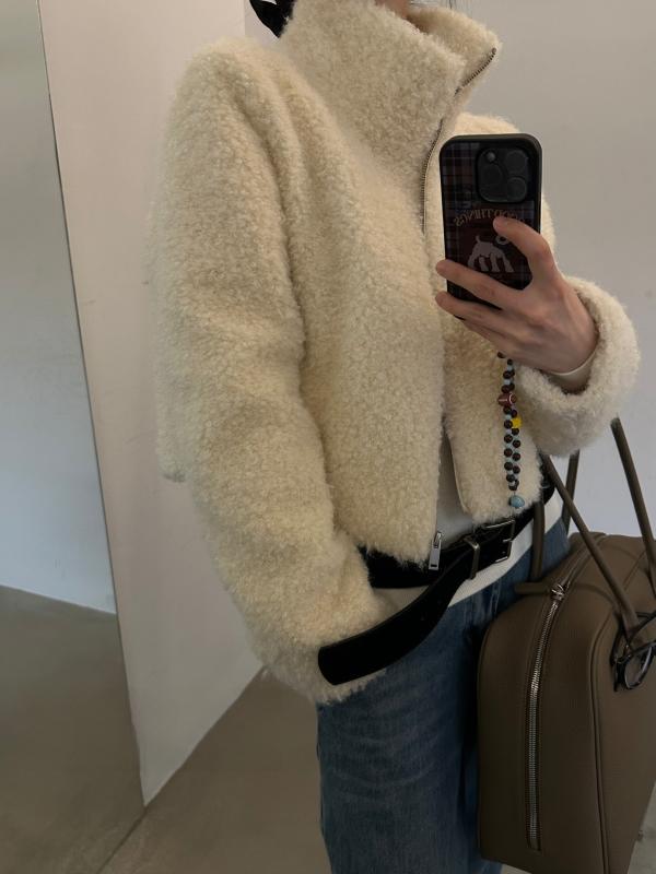 ・衣丈: 短め (40cm超50cm以下)・カラー: ベージュ,ダークブラウン,ブラック・サイズ: S,M・袖丈: 長袖・襟型: スタンドカラー・主素材含有率: アルパカウール 30%以上50%未満・対象年齢: 成人・対象性別: 女性・袖型...