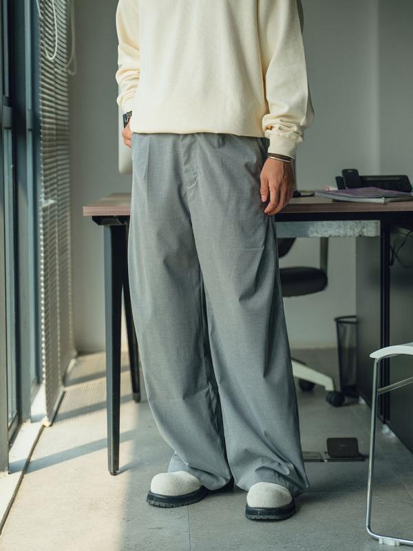 ・パンツスタイル: ロングパンツ・パンツ形状: ルーズタイプ・丈: ロング・ウエスト位置: ミッドライズ・前立て: ジッパー・柄: 無地・素材: ポリエステル混紡・主素材: ポリエステル・裾形状: ストレート・加工: プリーツ・ディテール:...