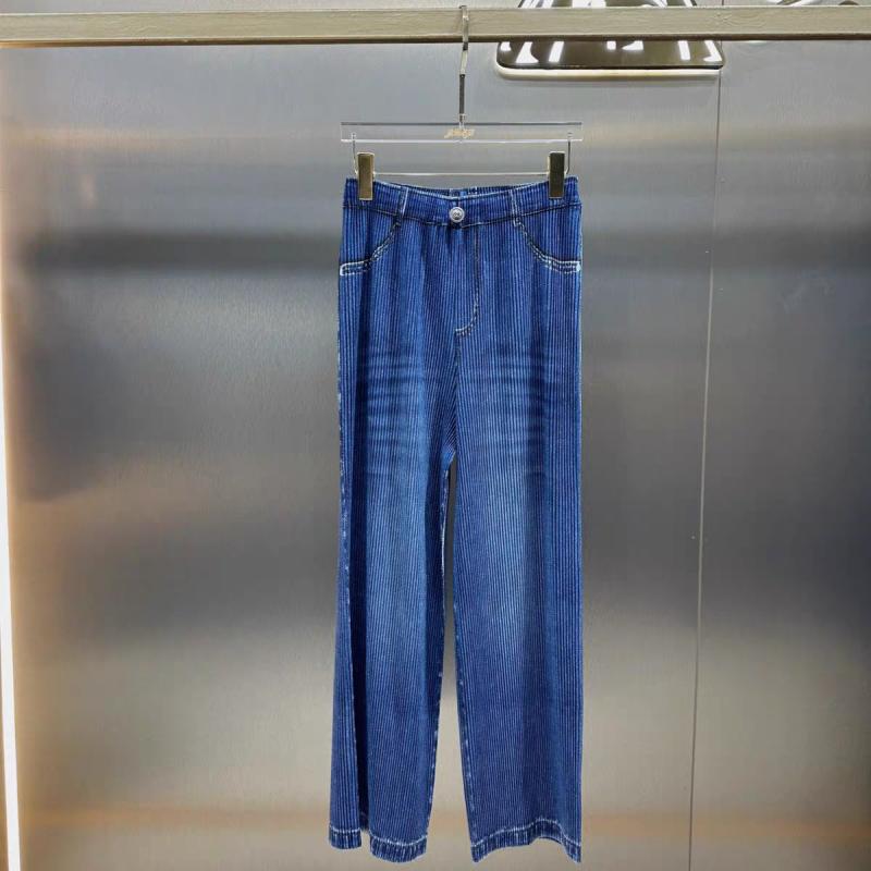 ・素材: ポリエステル・成分: ポリエステル95%以上・スタイル: ストレートパンツ・丈: ロングパンツ・ウエスト: 中腰・厚み: 中厚・装飾: プリーツ・サイズ: フリーサイズ・伸縮性: 中伸縮・加工: プレス加工