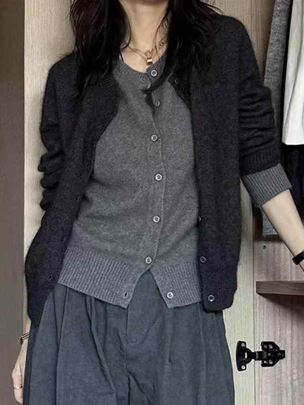 ・素材: ウール95%以上・柄: 無地・厚み: 中厚・セット: 単品・タイプ: カーディガン・シルエット: スタンダード・袖: スタンダード・襟: クルーネック・袖丈: 長袖・ディテール: リブ・着丈: 50-65cm・加工: 熱定型・色:...