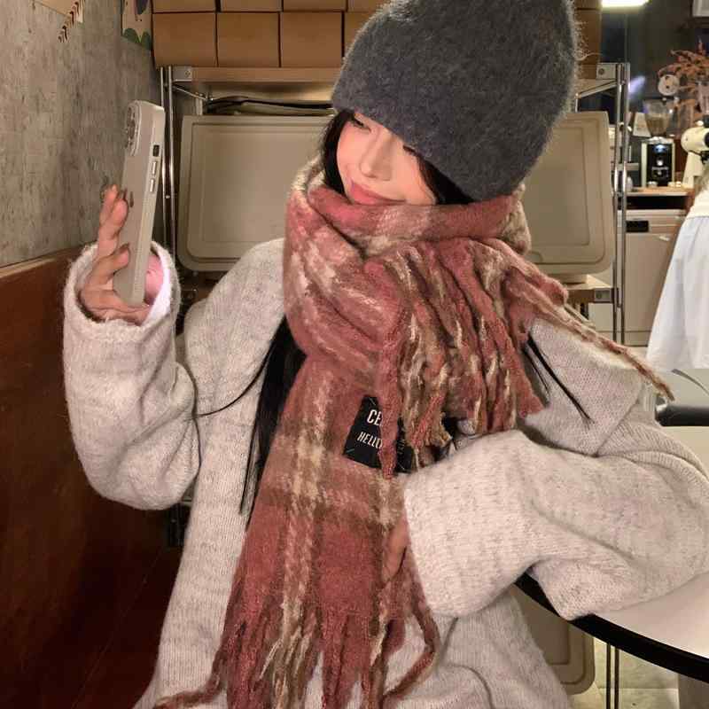 ・素材: ポリエステル・色: ブラック、ピンク、アーミーグリーン、ベージュ、ダークブラウン・サイズ: 200×60cm・機能: 保温・スタイル: ロング、百搭、シック・加工: 経編・流行要素: ライン、ジオメトリック・スタイル分類: ファッ...