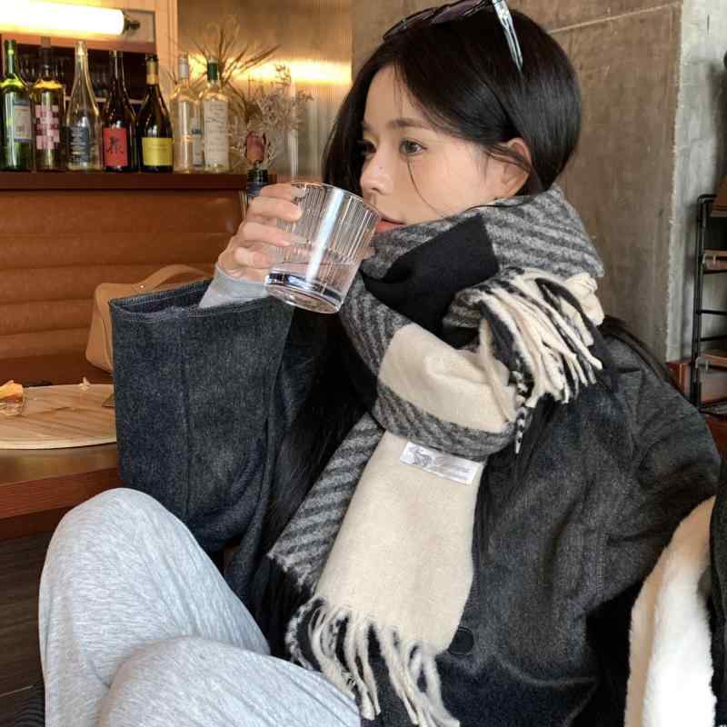 ・編み方: 経編・流行要素: 四角形・機能: 保暖・款式: 中長・色: 黄緑,黒白・サイズ: 200×65cm・スタイル: ユニセックス・素材: ポリエステル・加工: 梭織・流行要素分類: 幾何