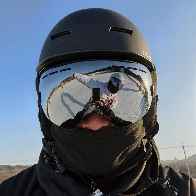 ・素材: ポリカーボネート・層数: 2層・防霧: あり・近視鏡対応: あり・対象: 成人・機能: 防風, 防霧, 眼保護, 防砂・色: 黒フレーム白ミラー, ピンクフレームピンク膜, ブルーフレームブルー膜