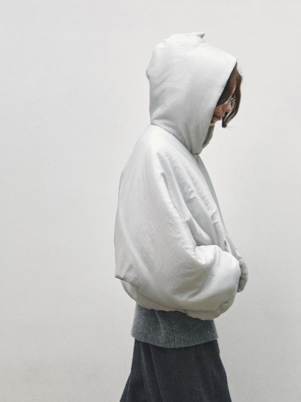 ・素材: ナイロン・素材2: ポリエステル・主素材含有率: 95%以上・素材2含有率: 95%以上・着丈: 中長丈・袖丈: 長袖・版型: 標準・襟型: フード・前立て: ジップ・流行要素: ポケット・カラー: ブラック,グレー・サイズ: フ...