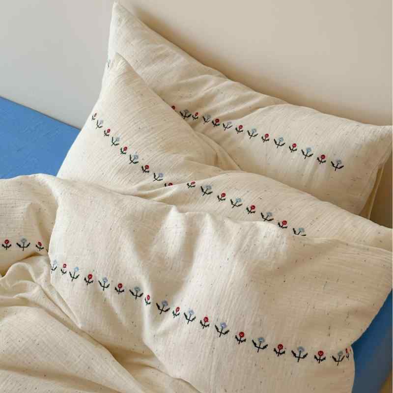 ・染色加工: 活性染色・刺繍加工: 刺繍・スタイル: ベッドシーツ/ベッドスカート・柄: ヒヤシンス・サイズ: 1.5mベッド（デュベットカバー200×230cm）,1.8mベッド（デュベットカバー200×230cm）,1.8mベッド（デュ...