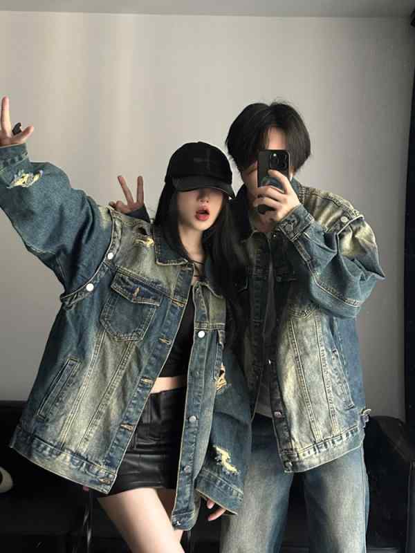 ・生地: デニム・主素材成分: コットン56%・裏地成分: コットン56%・耐摩耗: あり・襟型: ラペル・シルエット: ルーズ・前立て: シングルブレスト・フード: なし・厚み: 標準・柄: 無地・裾デザイン: ストレート・加工: ノンア...